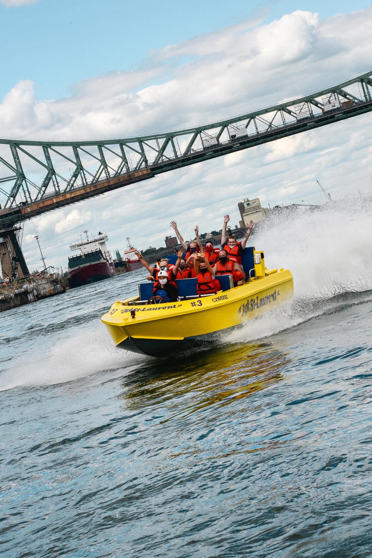 Rodeo-style Speedboating | Old Port of Montréal